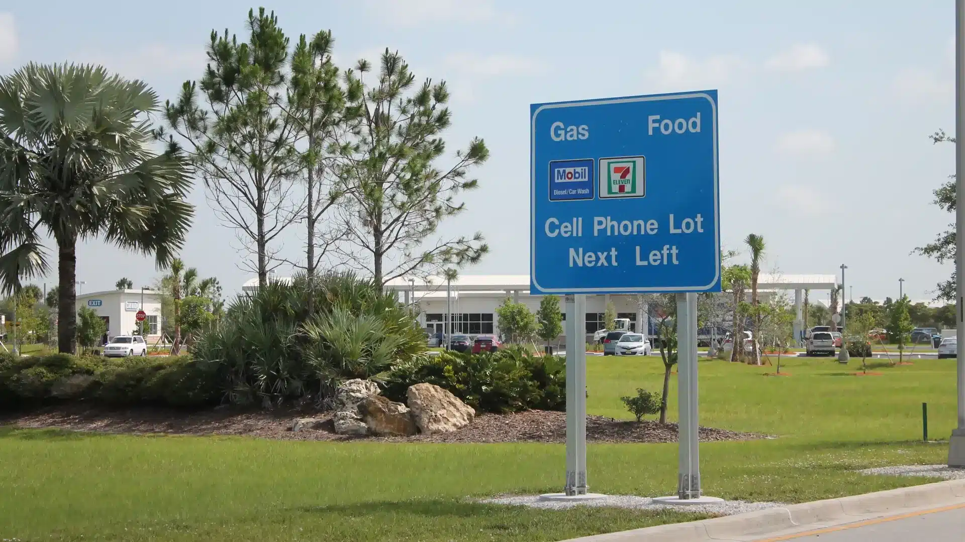 Cell Phone Lots | RSW Fort Myers Airport